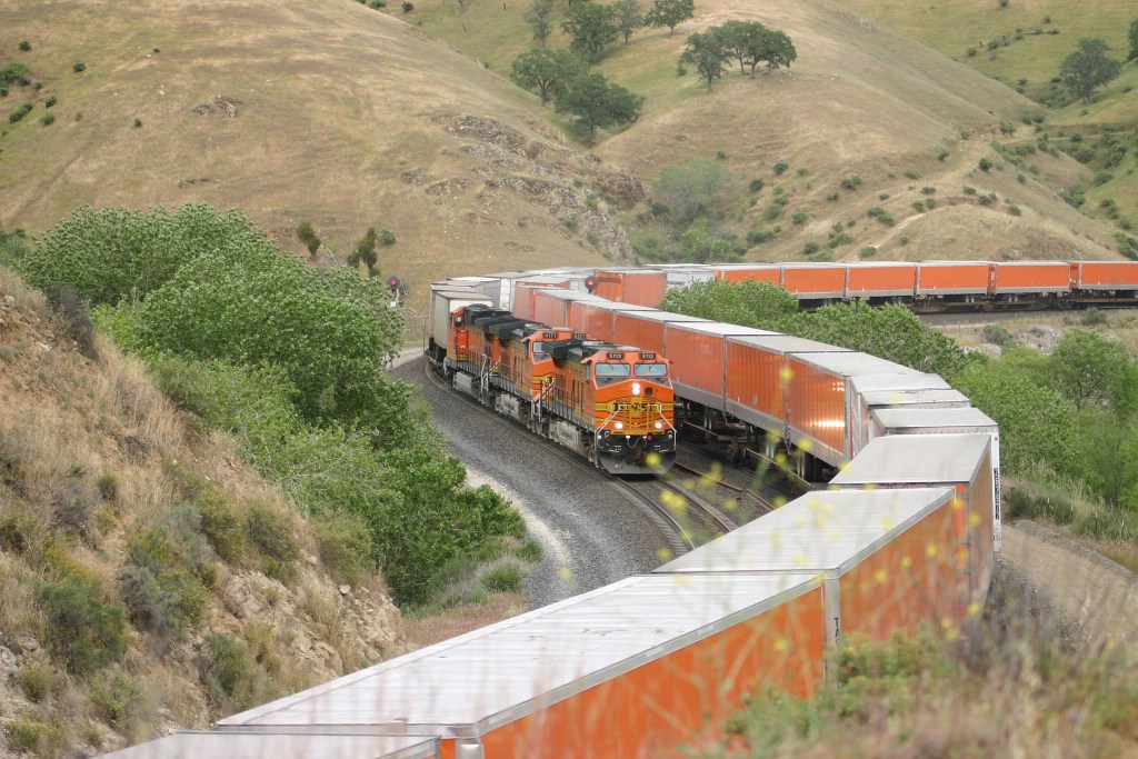 3 BNSF C44-9W's snake through the curves south of Illmon